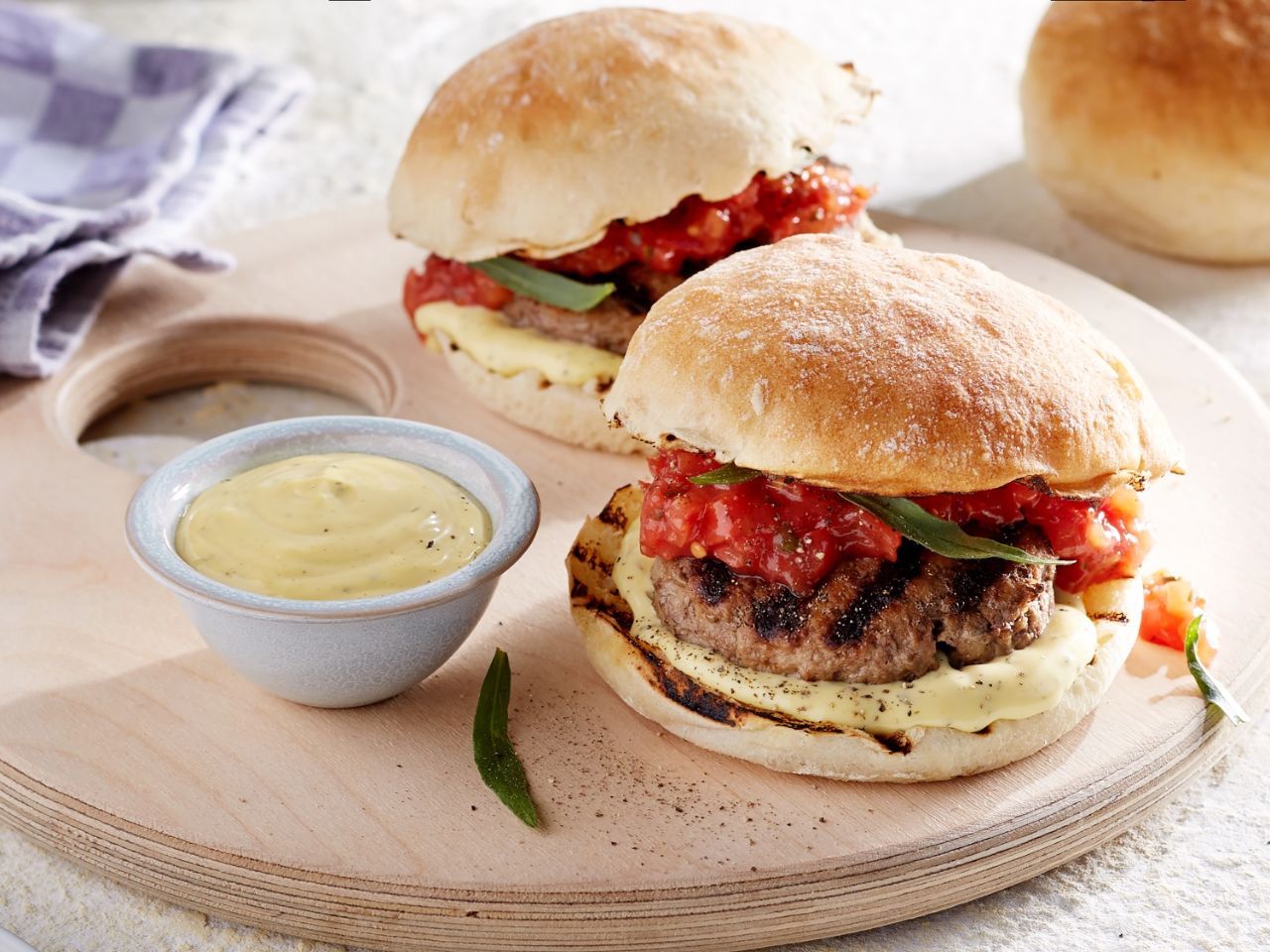 Hoe maak je een perfecte hamburger? | Okay: makkelijk mag Hoe maak je een perfecte hamburger? | Okay: makkelijk mag